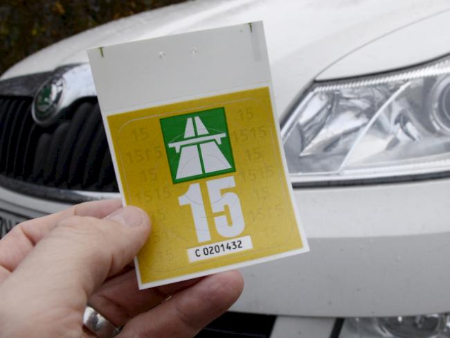 Die neue Autobahnvignette fuer das Jahr 2015, aufgenommen am Mittwoch ...