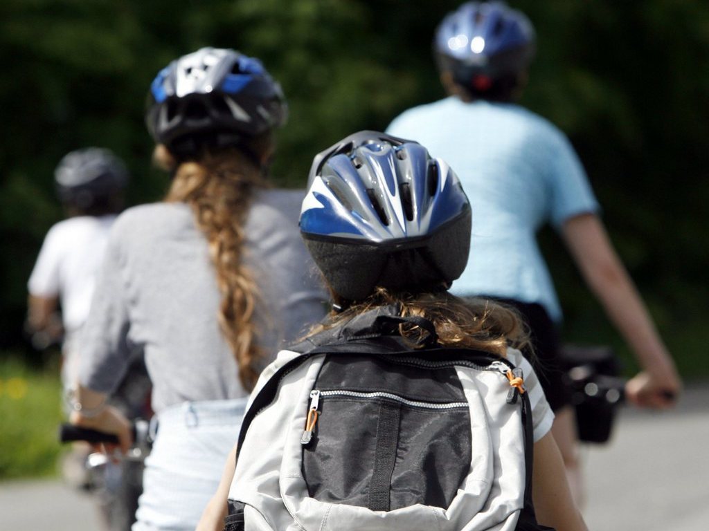 Velofahrer sind wieder öfters mit Helm unterwegs | 1815.ch