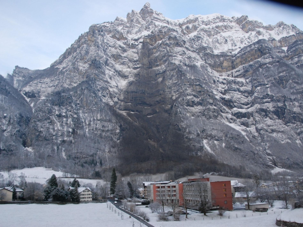 5000 Kubikmeter Fels donnern in Glarus ins Tal | 1815.ch
