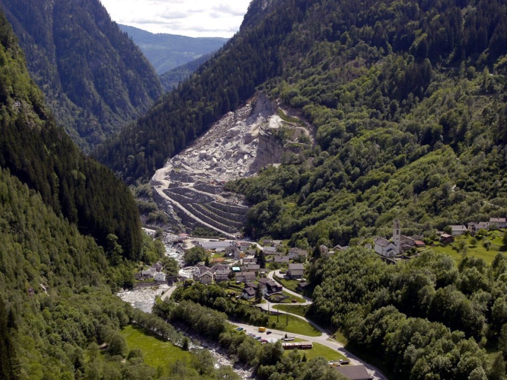 Felssturz schneidet das Calancatal von der Umgebung ab | 1815.ch