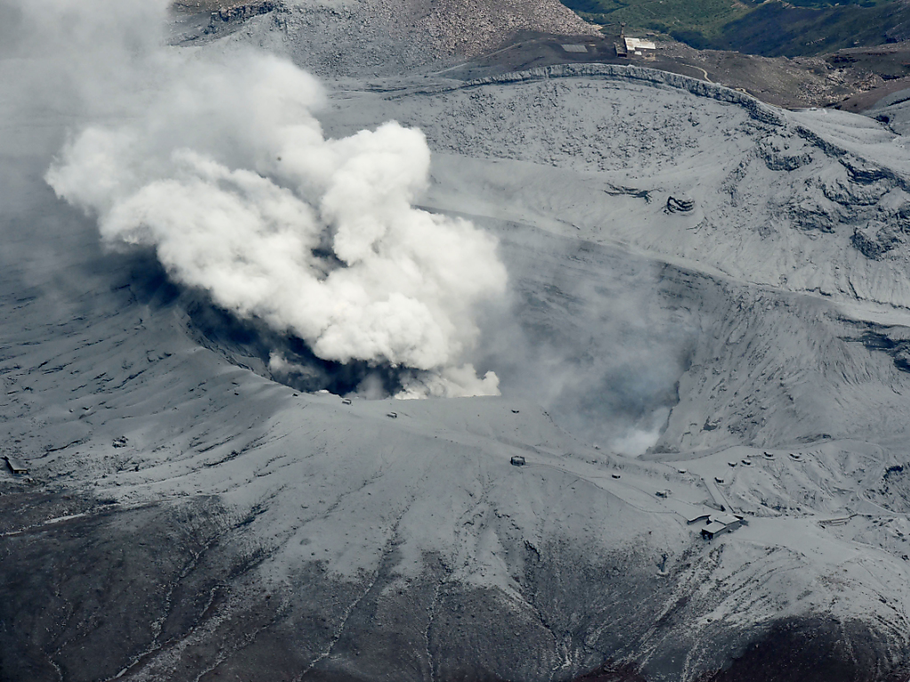 Vulkan Aso in Japan speit Asche tausende Meter hoch | 1815.ch