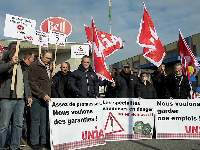 Angestellte und Gewerkschafter demonstrieren vor Bell-Fabrik | 1815.ch