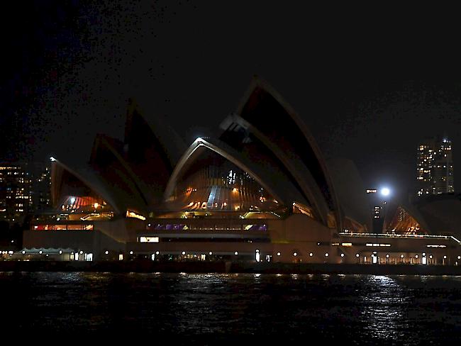 Weltweit gehen zur "Earth Hour" für den Klimaschutz Lichter aus | 1815.ch