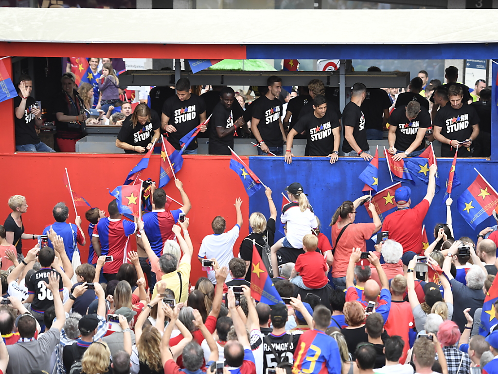FC Basel feiert 20. Meistertitel mit Umzug und tausenden Fans | 1815.ch