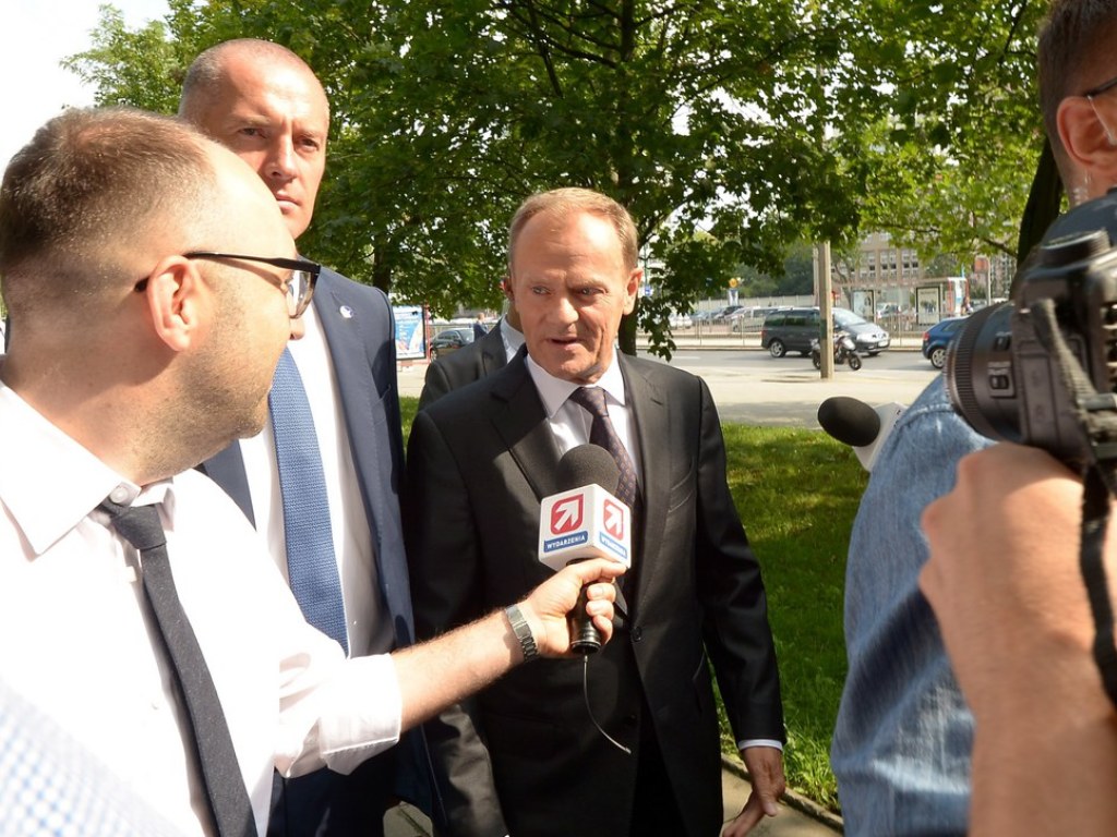 Tusk sagt zu Flugzeugabsturz von Smolensk aus | 1815.ch