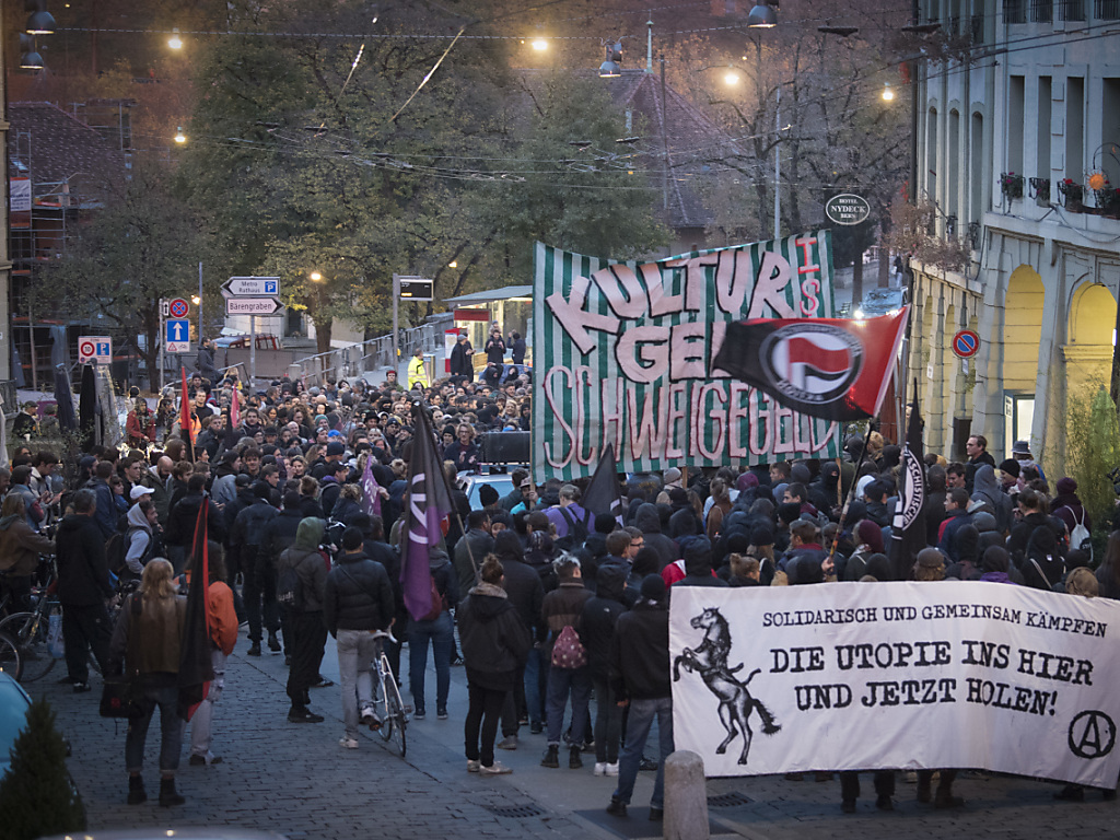 Gegen 1000 Personen an Demo zu 30 Jahren Reitschule Bern | 1815.ch