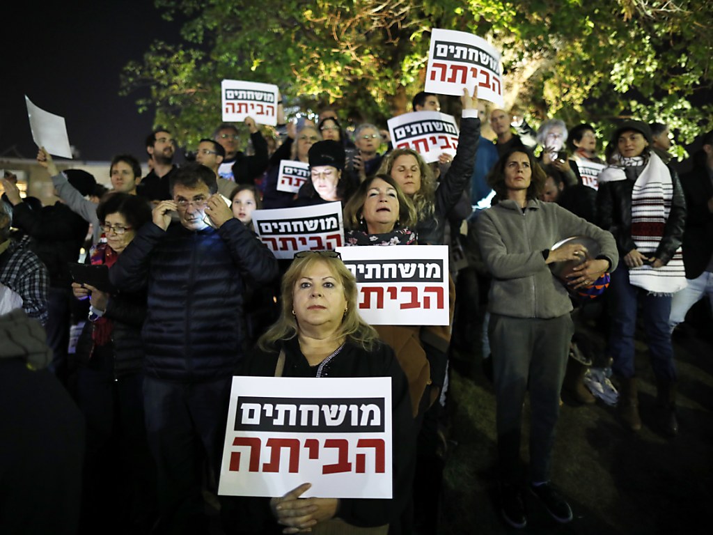 Tausende Israelis demonstrieren gegen "Korruption der Regierung" | 1815.ch