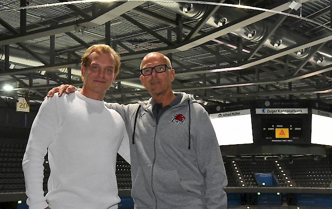 Visp-Trainer Matti Alatalo (rechts) mit Zug-Verteidiger Santeri Alatalo.